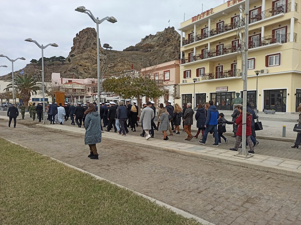 Λήμνος: Περιφορά Εικόνας Αγίου Νικολάου στο λιμάνι της Μύρινας.(φώτο ...