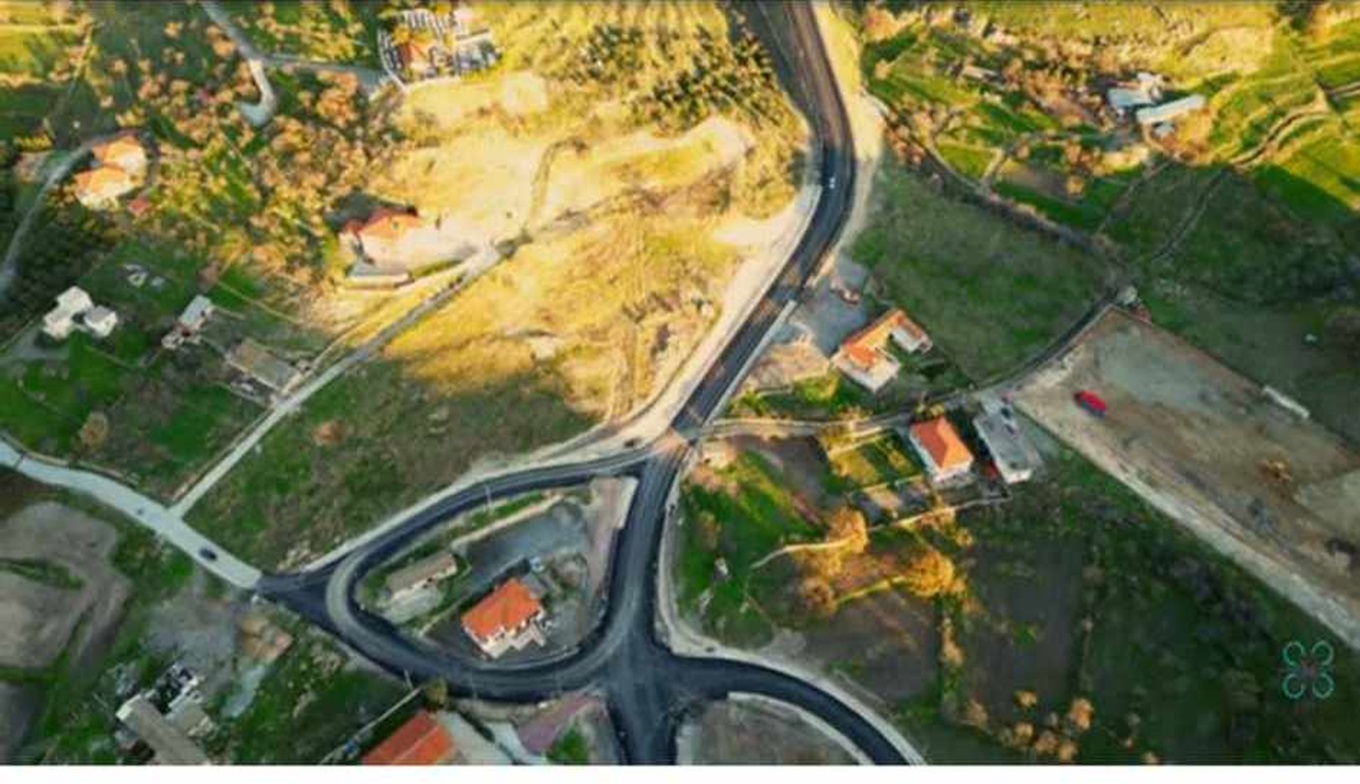 Η νέα Περιφερειακή οδός στο χωριό Θάνος μέσα από τον φακό του Aeriform ...