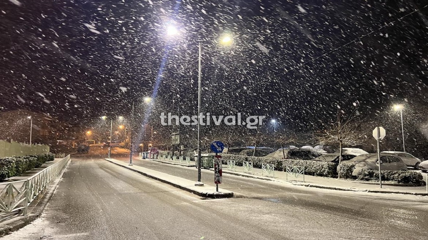 Θεσσαλονίκη: Παγωμένη νύχτα - Χιόνια στην πόλη και προβλήματα στους ...